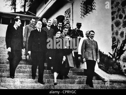 ADOLF HITLER DUKE & DUCHESS WINDSOR The Duke and Duchess of Windsor ...