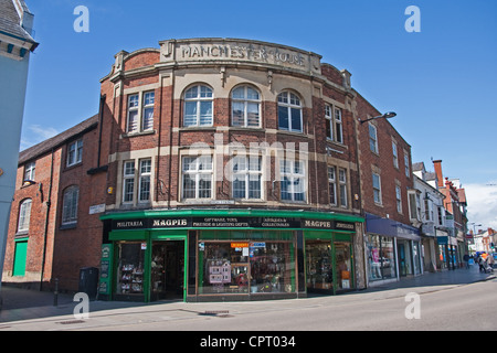 Magpie antiques and collectables shop in Evesham, worcestershire Stock ...