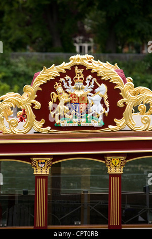 The Queen's / Queen Elizabeth's / Elizabeth Rex Royal Crest / cypher ...