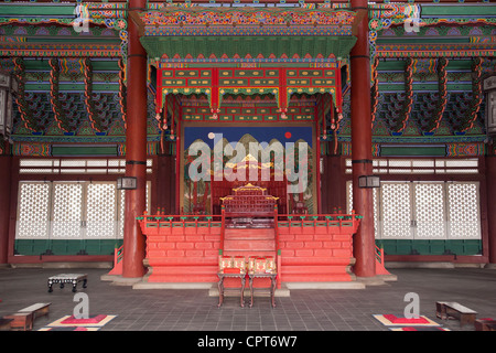 Gyeongbokgung Palace, Interior of Geunjeongjeon Throne Hall, Korea ...