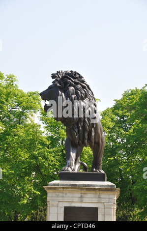 Lion Statue Forbury Gardens Reading UK Stock Photo - Alamy