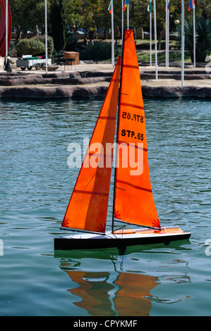 A model boat / yacht on a lake in Southend-on-Sea, Essex Stock Photo ...