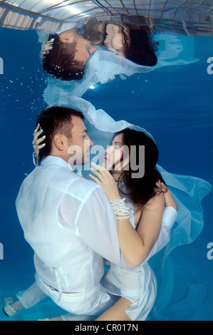 Bride and groom in swimming pool Stock Photo - Alamy