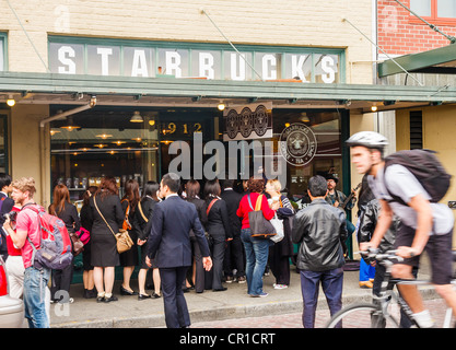 The original Starbucks coffee shop in Pike Place Market, Seattle Stock ...