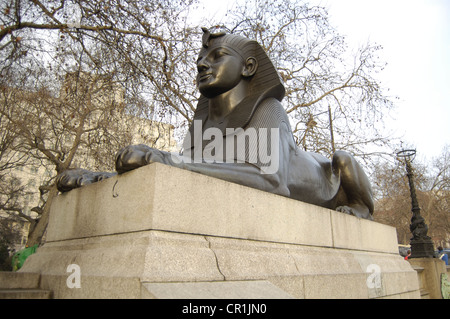Statue of the Sphinx at Cleopatra's Needle on the Victoria Embankment ...