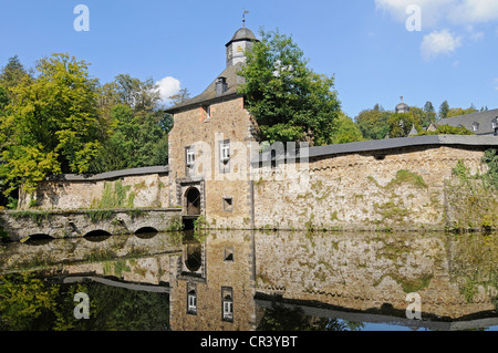 Wasserschloss Crottdorf moated castle, bridge, Friesenhagen ...