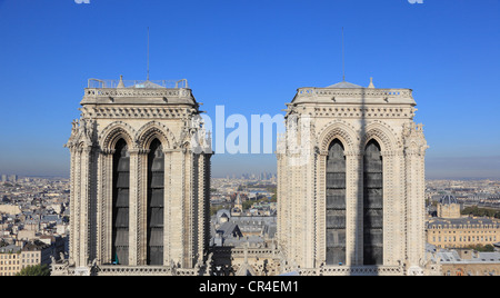 Panoramic view of La Defense towers district from Gennevilliers at ...
