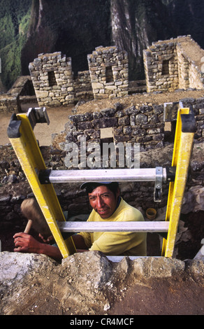 Restoration work at Machu Picchu, Peru Stock Photo - Alamy
