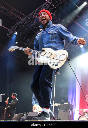 The singer and guitarist of the Berlin band "Beatsteaks", Arnim ...