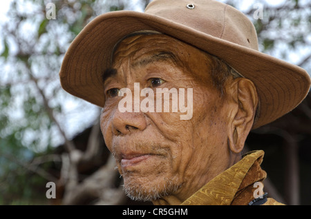 Old man, portrait, village of the indigenous Wichi people, Comunidad ...