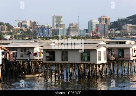 PAPUA NEW GUINEA, capital city Port Moresby, settlement Hanuabada with ...