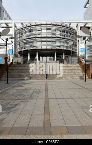 Glasgow Caledonian University campus with the rounded Govan Mbeki ...