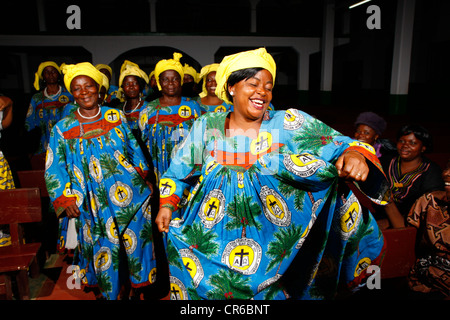 Women dancing and singing, Kumba, Cameroon, Africa Stock Photo - Alamy