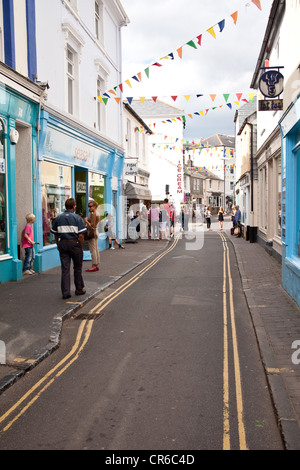 Fore Street, Salcombe, Devon. Tourists flock to the tiny shops in the ...
