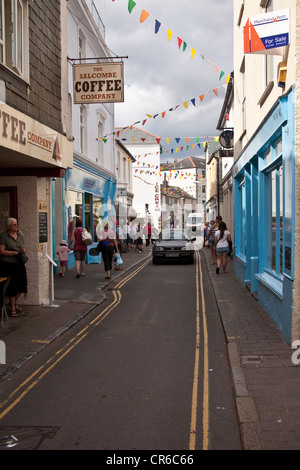 Fore Street, Salcombe, Devon. Tourists flock to the tiny shops in the ...