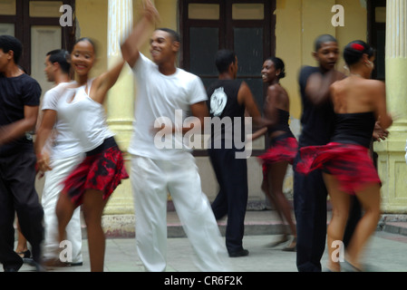 Cuban salsa dancers traditional colonial building dancing, Santiago de ...