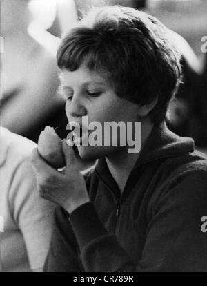 Kraemer-Gulbin, Ingrid, * 29.7.1943, German diver, her family during a ...
