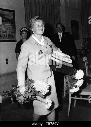Kraemer-Gulbin, Ingrid, * 29.7.1943, German diver, her family during a ...