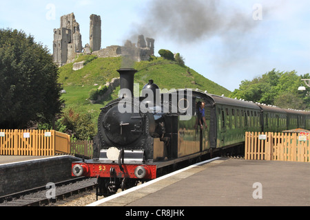 Swanage steam railway train arriving in Corfe Castle railway station ...