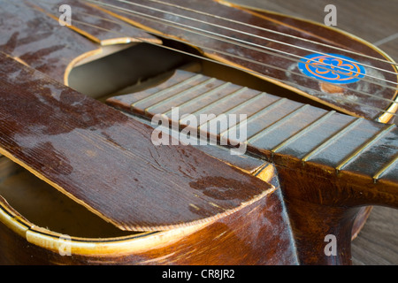 old and destroyed guitar Stock Photo - Alamy