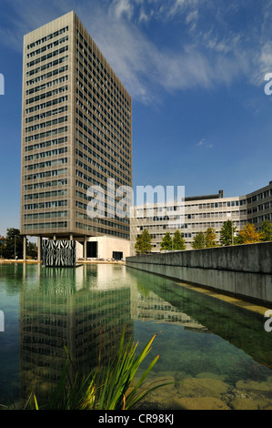 The company headquarters of Munich Re insurance at 'Muenchener Tor ...