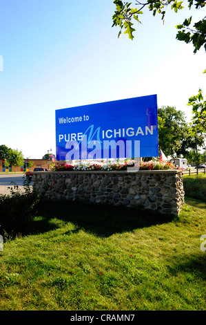 Welcome to Michigan sign on Interstate 94 freeway leaving Indiana Stock ...