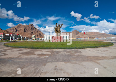 Statues in the main square of the town of Ali, Shiquanhe, most western ...