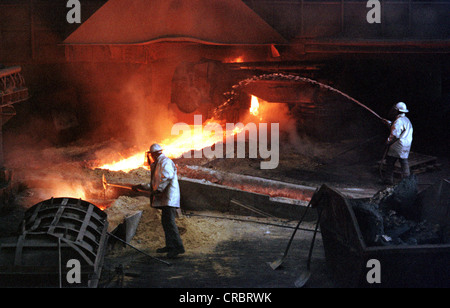 Tapping the blast furnace, steel works Bremen GmbH Stock Photo - Alamy