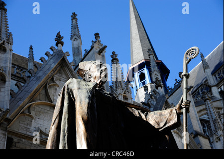 Statue of cardinal Mercier at the St. Michiels en Goedele cathedral in ...