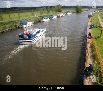 Boats At The River Waveney At Beccles,Suffolk,Uk Stock Photo - Alamy