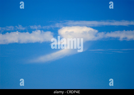 virga falling from clouds, cumulus virga Stock Photo - Alamy