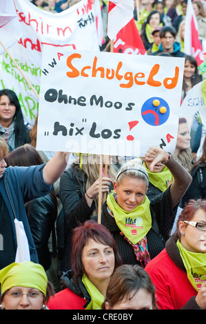 A demonstration by the Free German Trade Union Federation on Unter den ...