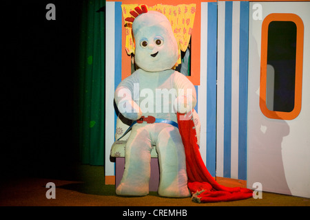 Iggle Piggle and Upsy Daisy inside the Ninky Nonk. In The Night Garden ...