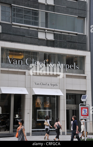 Van Cleef & Arpels boutique Ginza Tokyo Japan Stock Photo - Alamy