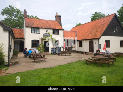 geldeston locks public house geldeston norfolk england Stock Photo - Alamy