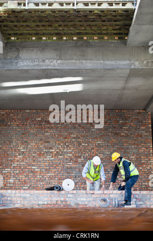 teamwork on the construction site - bricklayer build a family home ...
