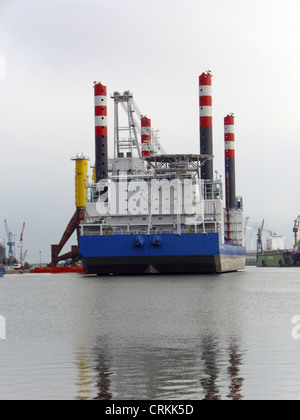 Offshore construction jack up vessel, Sea Installer, installing wind ...