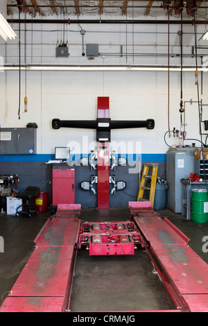 Empty hoist at the car repair shop Stock Photo - Alamy