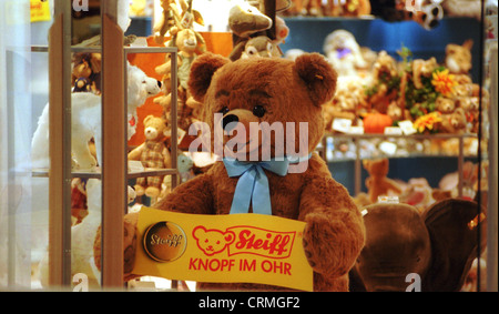 steiff teddy bear store shop display front street city ku-damm ...