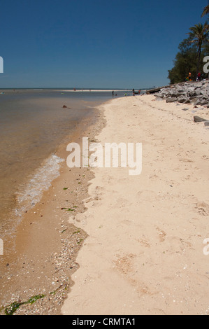 Africa, Mozambique, Maputo. Beach area along on Maputo Bay in the ...