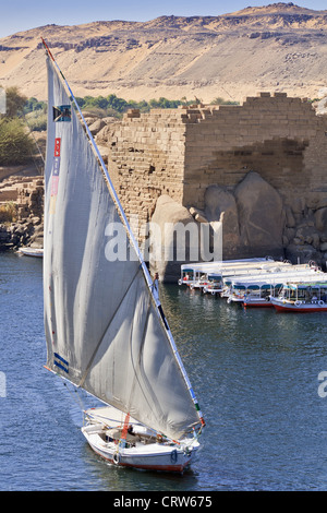 Egypt Aswan Faluka Passing Elaphantine Island Stock Photo - Alamy