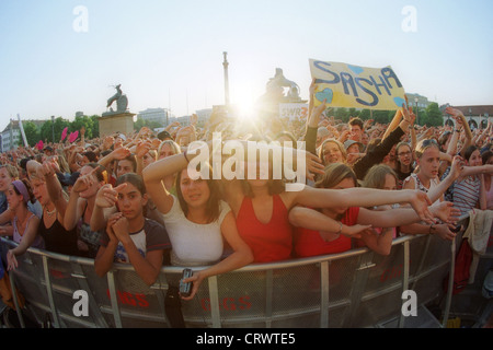 Enthusiastic audience at a Pop Festival Stock Photo - Alamy