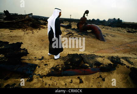 Burgan Oil Field Kuwait Oil Pipeline And Gas Flare 2nd Largest Field In ...