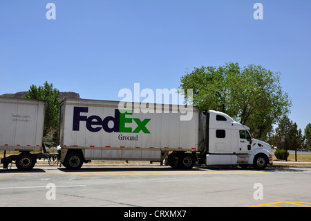 Side view FedEx Express transport delivering packages & freight via hgv ...