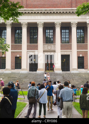 Tourists in Harvard Yard at the Widener Library Stock Photo - Alamy