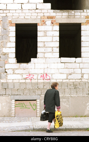 windowless brick building. Facade of a brick house Stock Photo - Alamy