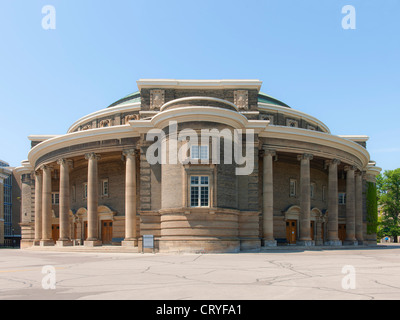 Historic Convocation Hall building of the University of Toronto ...