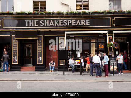 The Victoria Inn exterior , traditional English pub, Richmond upon ...