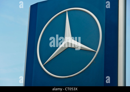 Car manufacturer Mercedes Benz Star Company Logo sign board Stock Photo ...