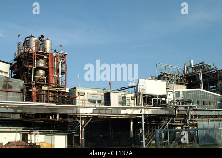 Hamburg, lubricant blending plant of Shell Oil Germany GmbH Stock Photo ...